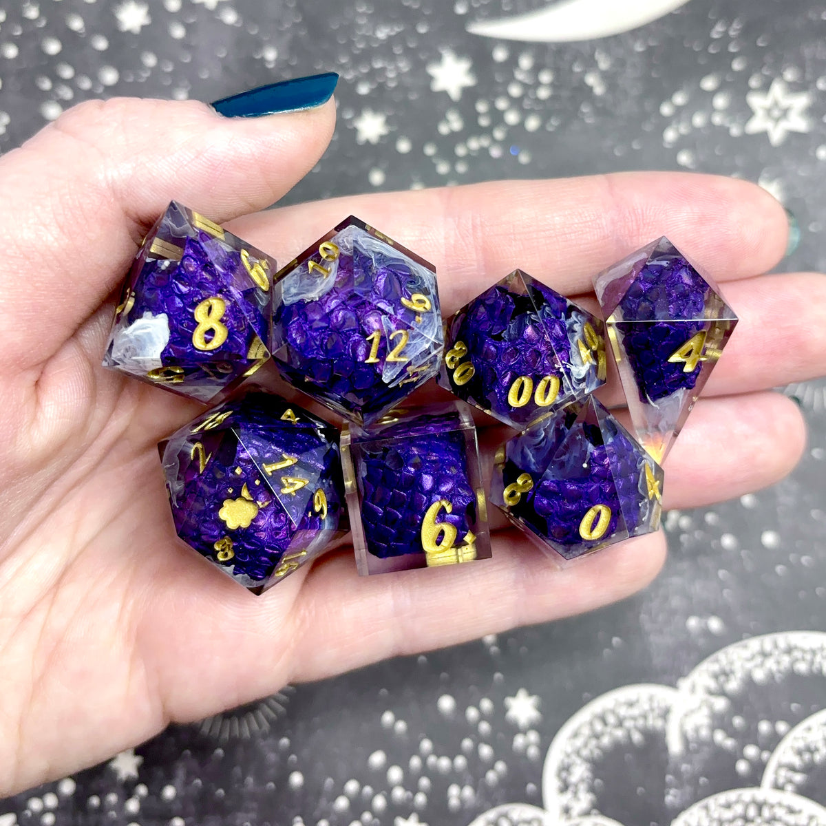 "Purple Wyrm" - 7 Piece Show Off Set - Logo d20 – Dreamy Dice