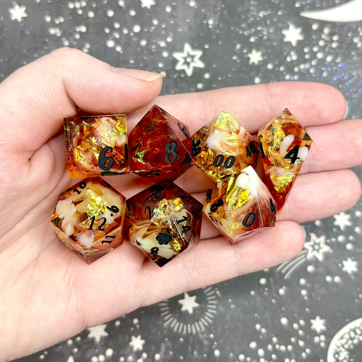 "Red Hots" - 7 Piece Show Off Set - Logo d20 – Dreamy Dice